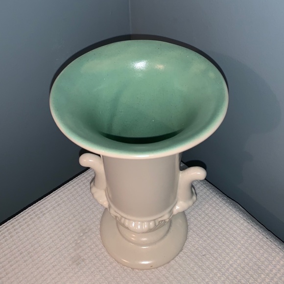 RumRill | Accents | Vintage Rumrill Pottery Vase 637 | Poshmark